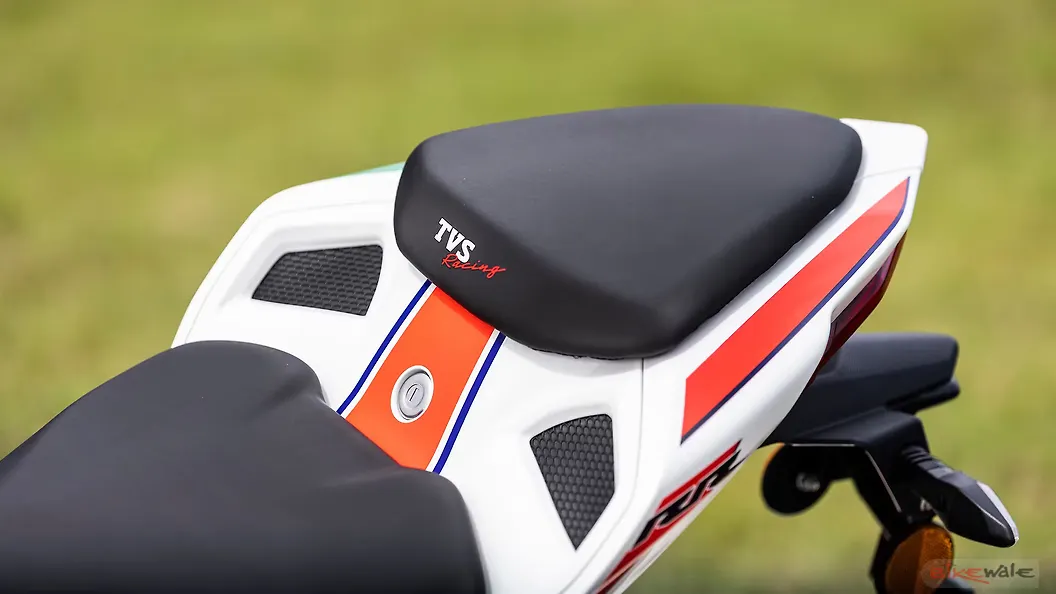 TVS Apache RR310 Rear Reflex Reflector Image – BikeWale