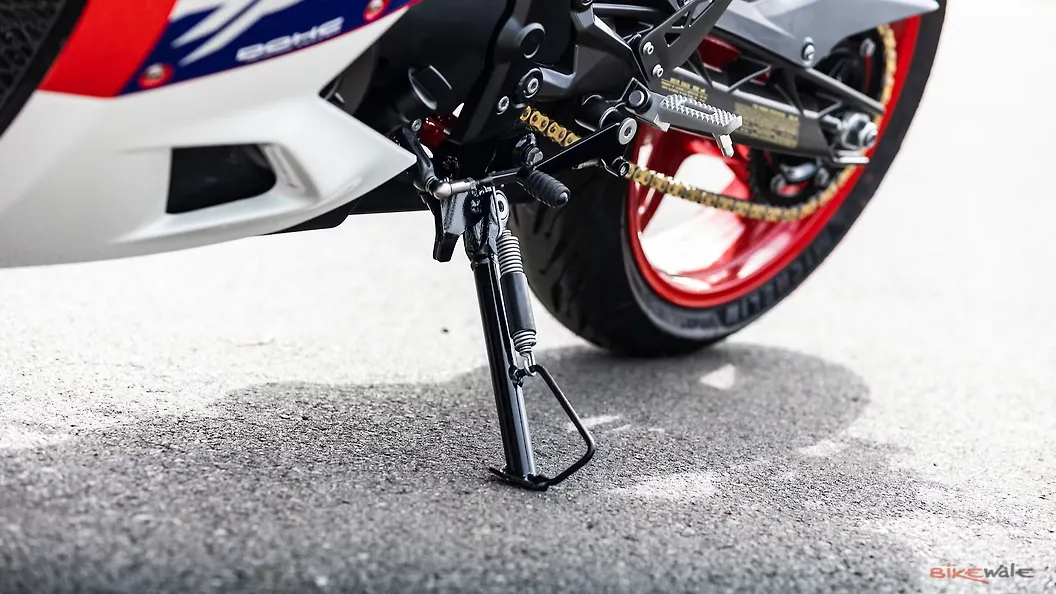 TVS Apache RR310 Rider Footpeg Image – BikeWale