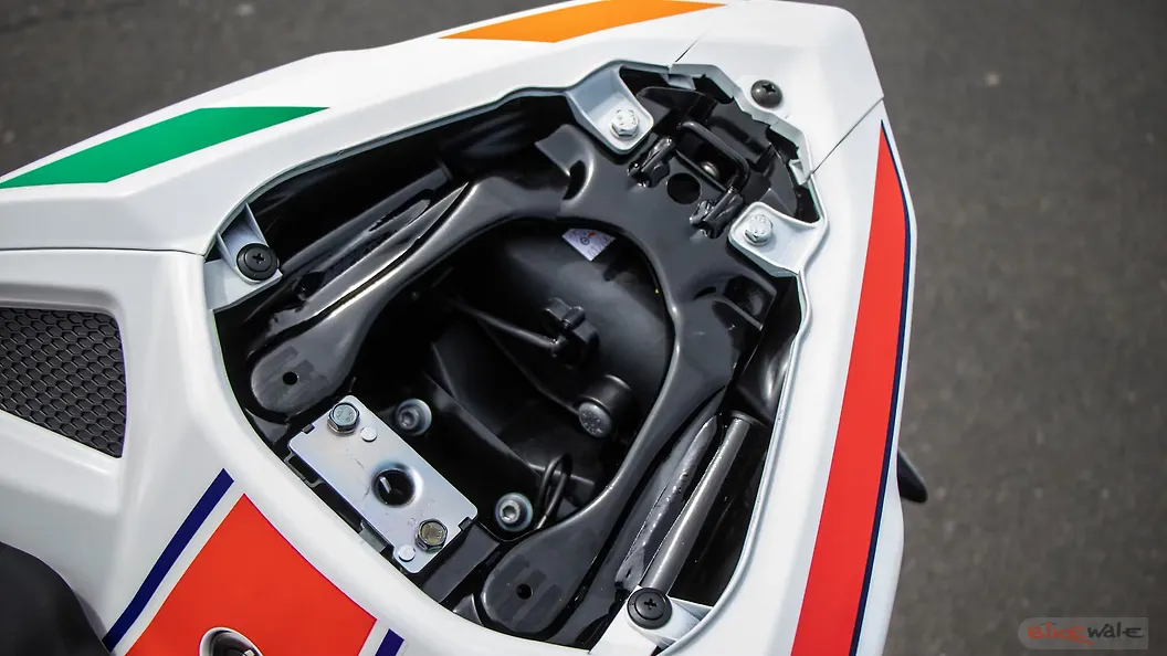 TVS Apache RR310 Branding/Fuel Tank Decal Image – BikeWale