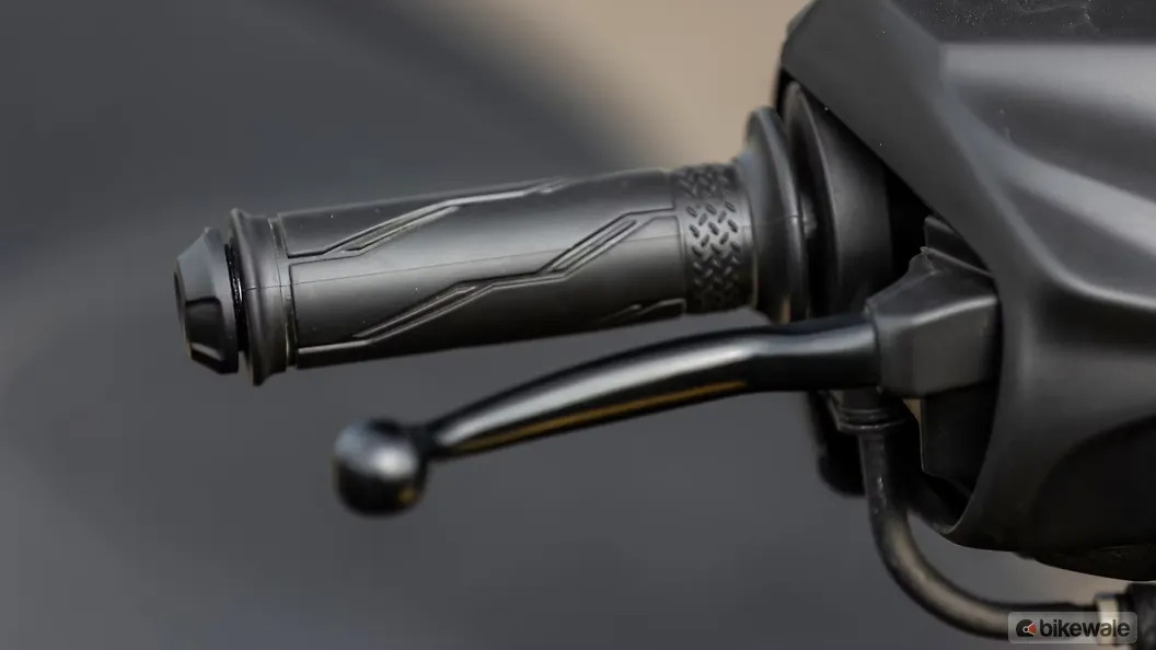 Yamaha Ray ZR 125 Left Side Grip Image – BikeWale