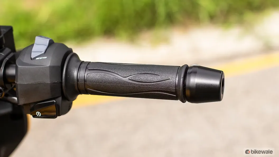 TVS Raider 125 Bar End weight Image – BikeWale