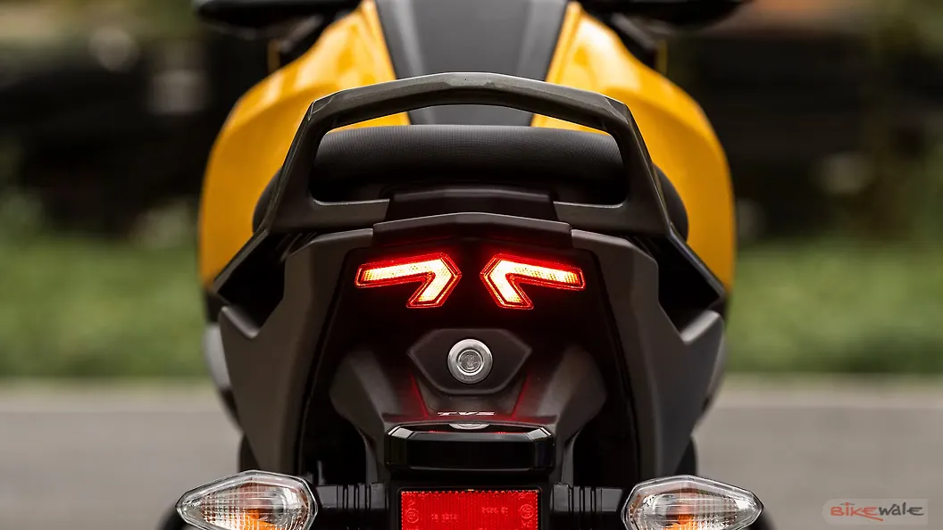 TVS Raider 125 Right Front Three Quarter Image – BikeWale