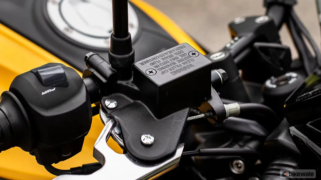 TVS Radeon Front Brake Fluid Reservoir Image – BikeWale