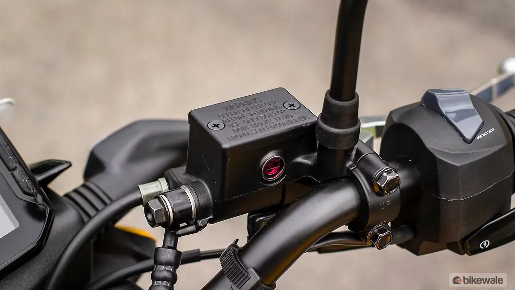 TVS Radeon Front Brake Fluid Reservoir Image – BikeWale