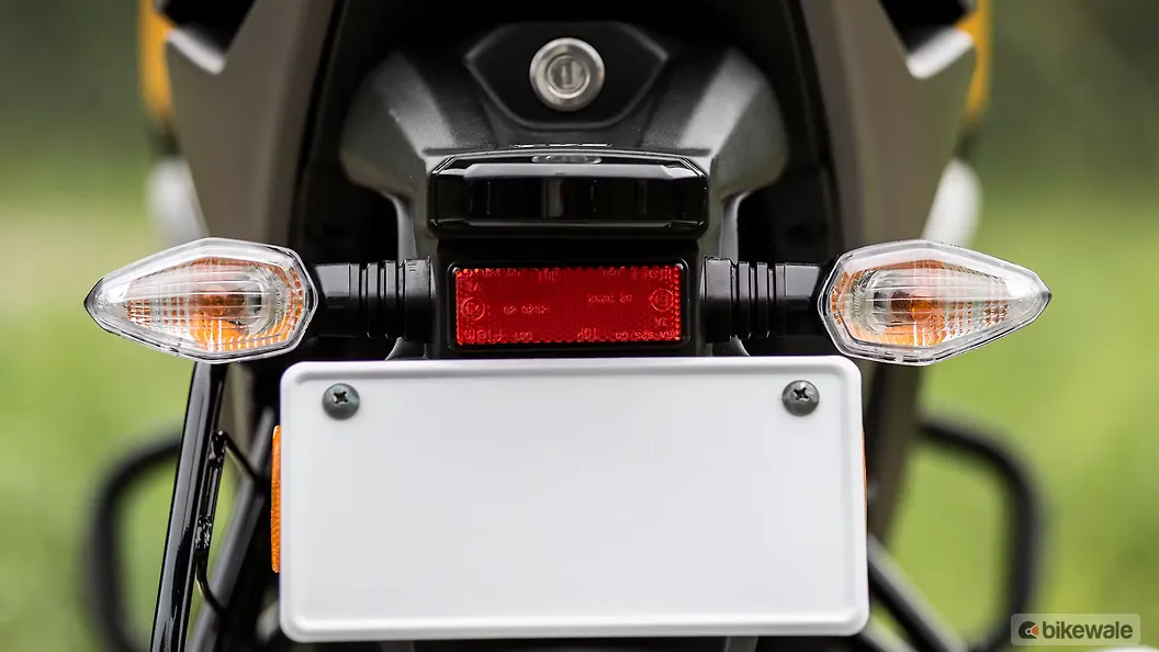 TVS Radeon Rear Turn Indicators Image – BikeWale
