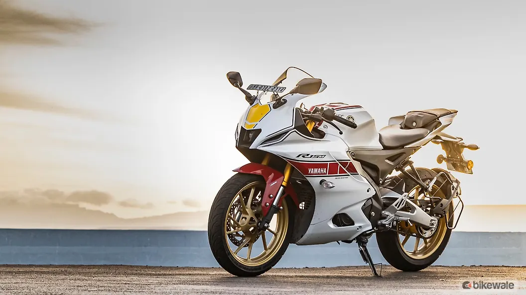 Yamaha R15 V4 Left Front Three Quarter Image – BikeWale