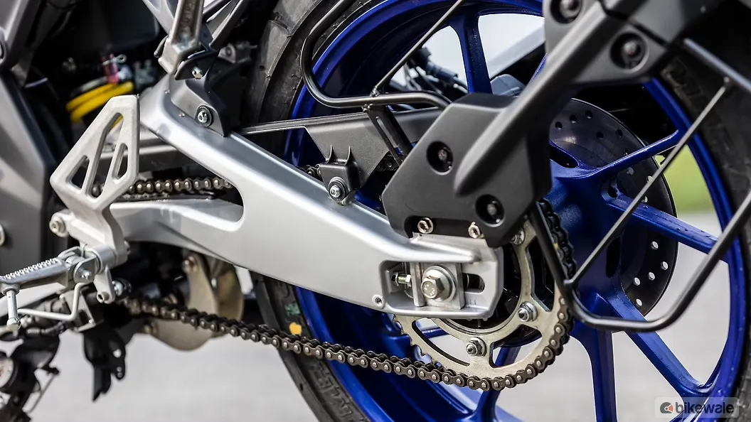 Yamaha R15 V4 Drive Chain and Sprocket Image – BikeWale