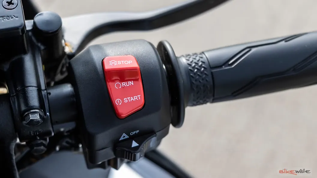 Yamaha R15 V4 Engine Start Switch Image – BikeWale