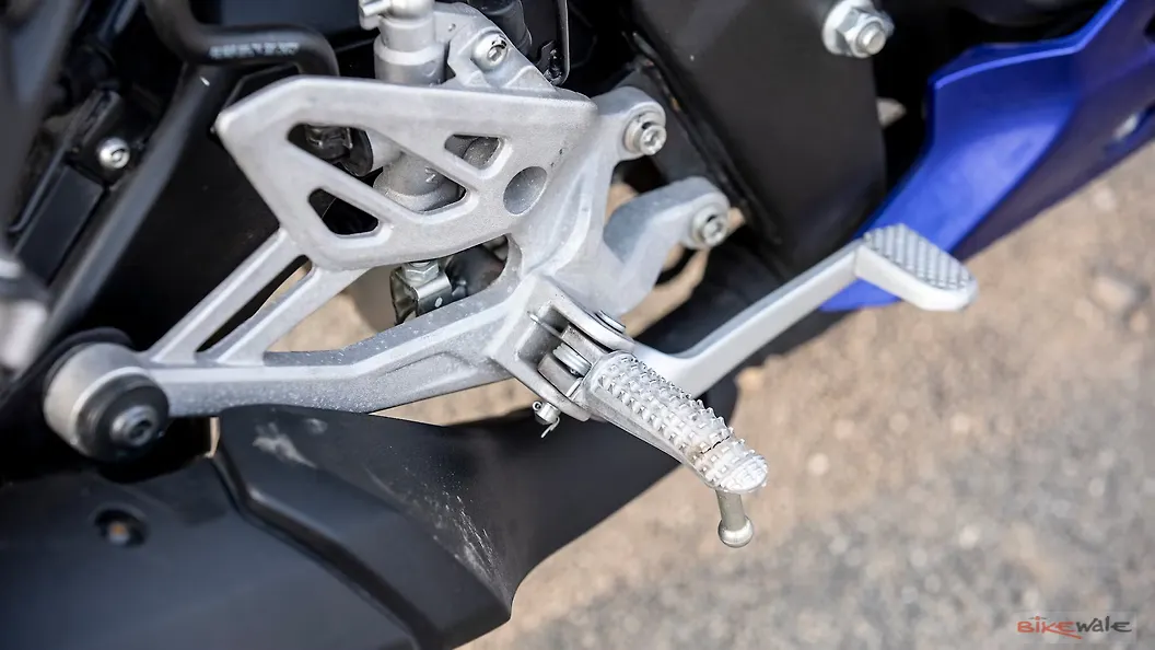 Yamaha R15 V4 Gear Lever Adjustment Image – BikeWale