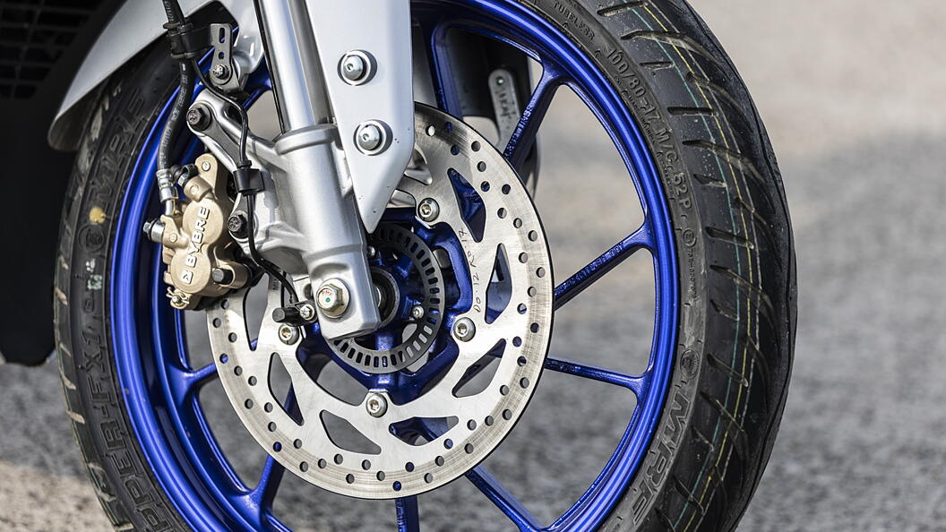 Yamaha YZF R15 V4 Front Disc Brake Image – BikeWale Yamaha YZF R15 V4 Front Disc Brake Image – BikeWale