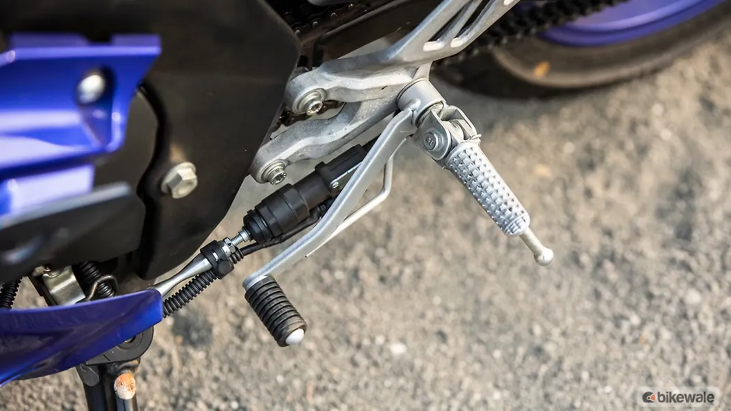 Yamaha R15 V4 Gear Shift Lever Image – BikeWale