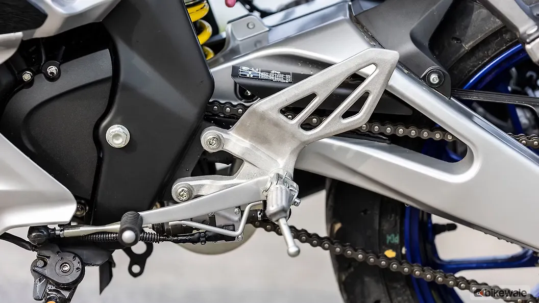 Yamaha R15 V4 Gear Shift Lever Image – BikeWale