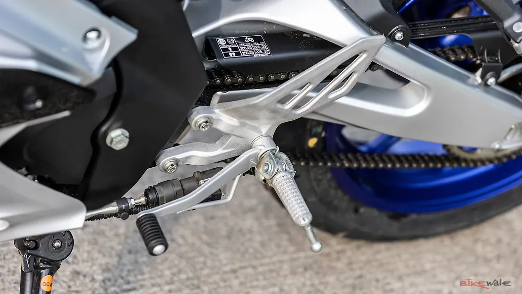 Yamaha R15 V4 Gear Lever Adjustment Image – BikeWale