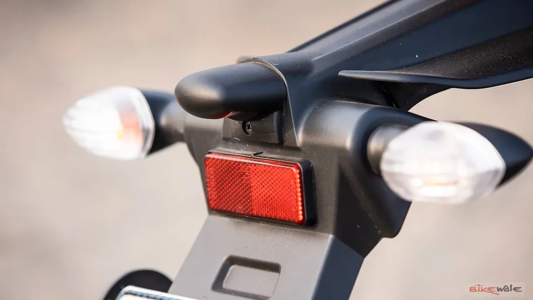 Yamaha R15 V4 Number Plate Lamp Image – BikeWale