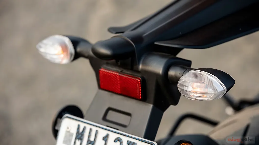 Yamaha R15 V4 Rear Turn Indicators Image – BikeWale