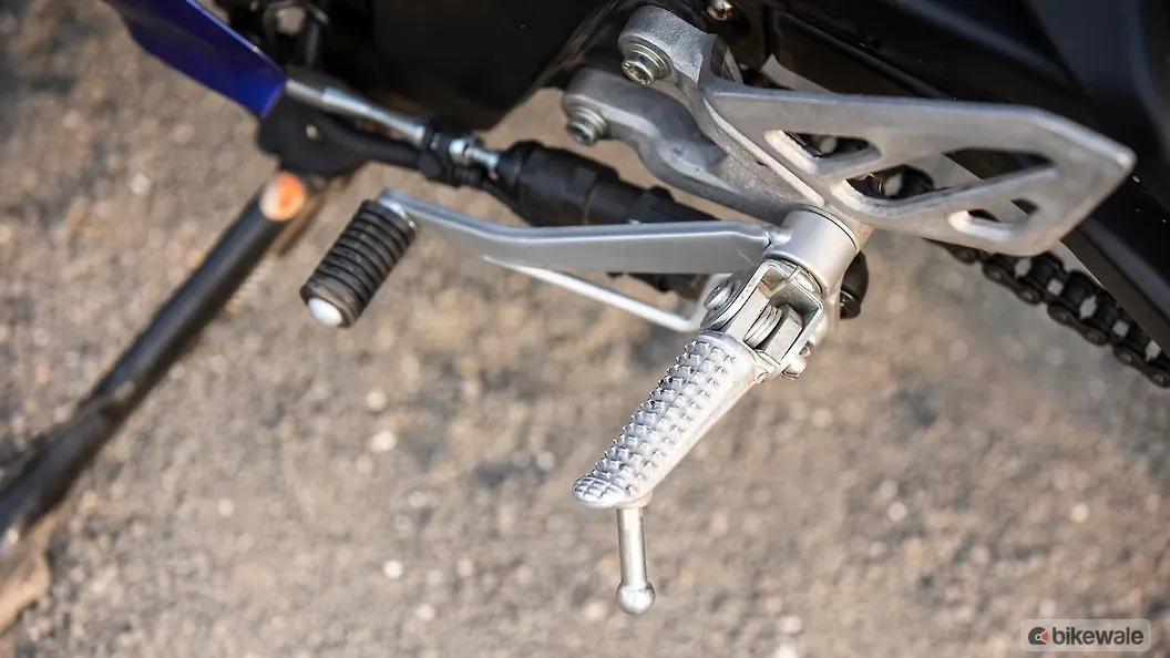 Yamaha R15 V4 Rear Brake Lever Assembly Image – BikeWale