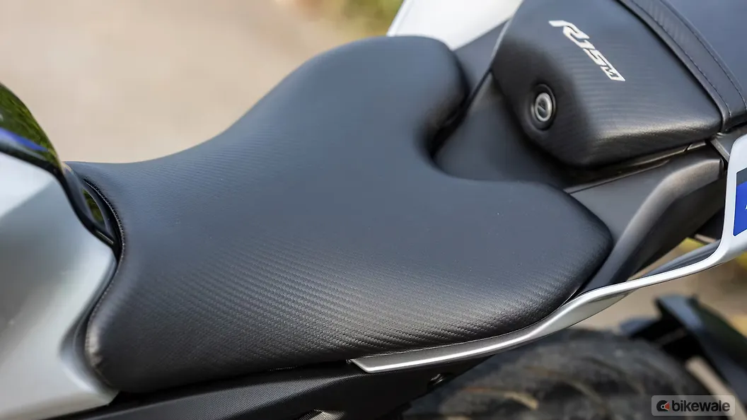 Yamaha R15 V4 Split Seat Image – BikeWale