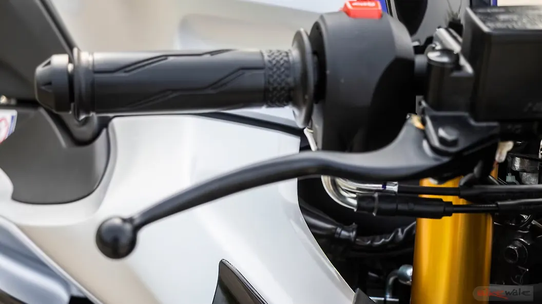 Yamaha R15 V4 High Beam Low Beam Switch Image – BikeWale