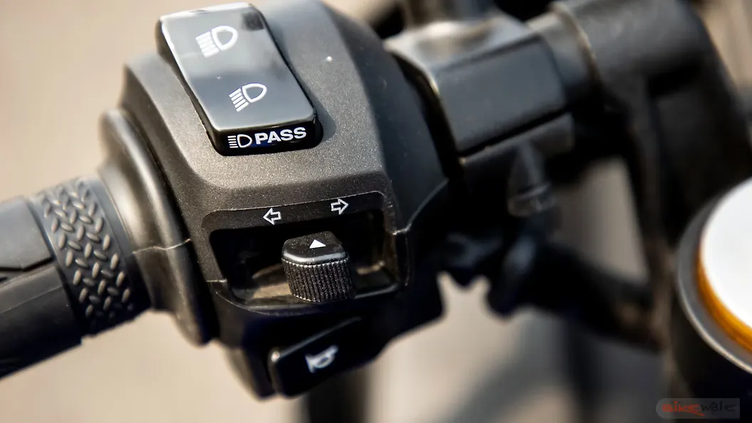 Yamaha R15 V4 High Beam Low Beam Switch Image – BikeWale