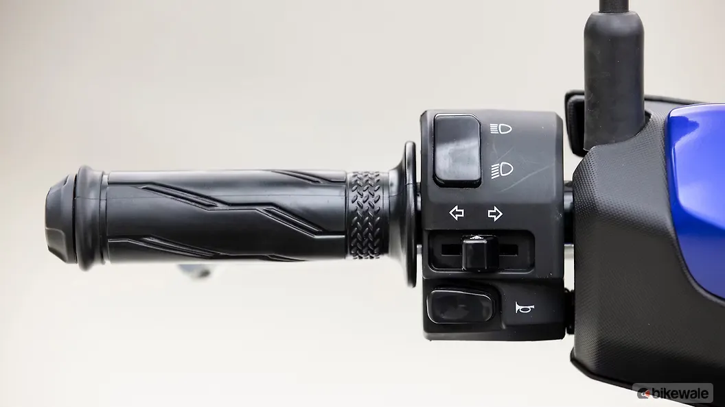 Yamaha Aerox 155 Right Side Throttle Grip Image – BikeWale