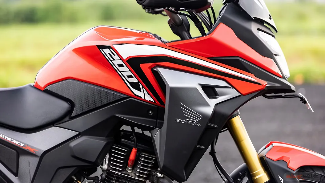 Honda CB200X Fuel Tank Image – BikeWale