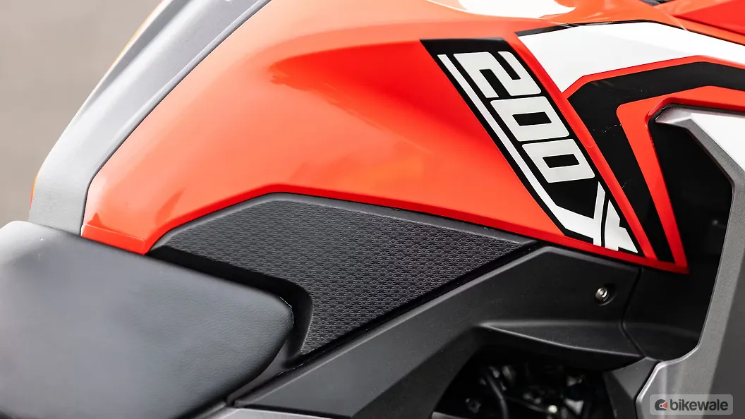 Honda CB200X Fuel Tank Image – BikeWale