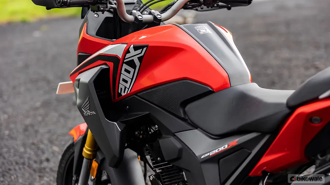 Honda CB200X Fuel Tank Image – BikeWale