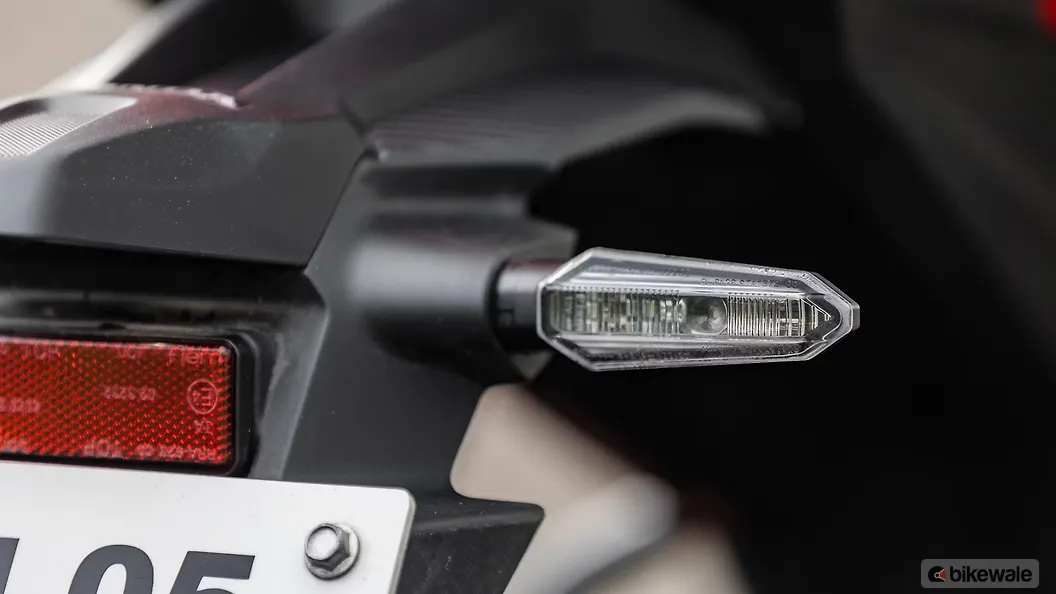 Honda CB200X Rear Turn Indicators Image – BikeWale