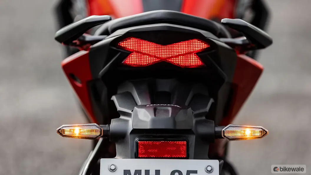 Honda CB200X Rear Turn Indicators Image – BikeWale