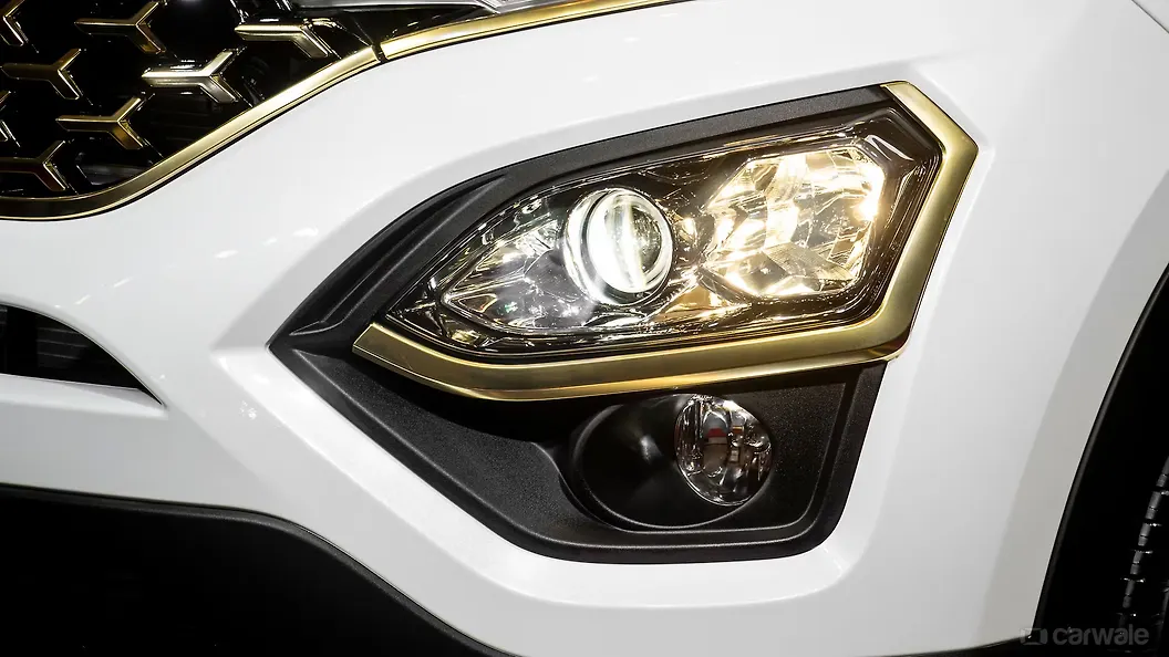 Safari Headlight Image, Safari Photos in India - CarWale