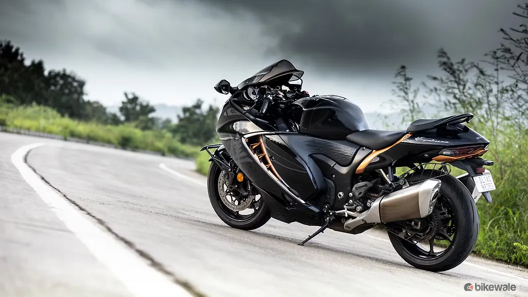 Suzuki Hayabusa [2022] Left Side View Image – BikeWale