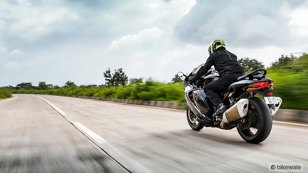 Suzuki Hayabusa [2022] Left Side View Image – BikeWale