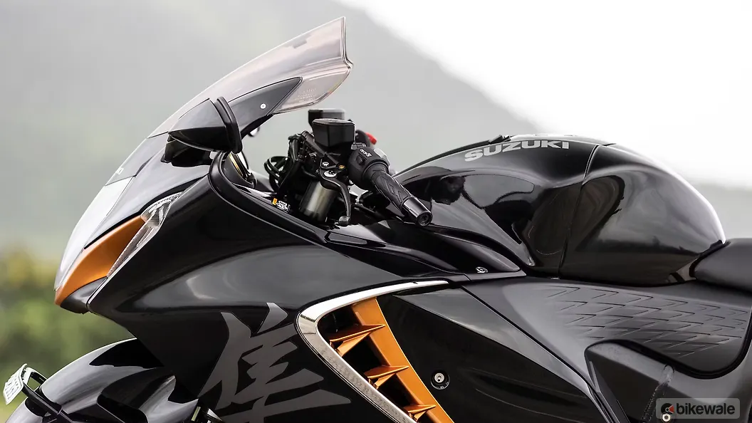Suzuki Hayabusa [2022] Left Side View Image – BikeWale