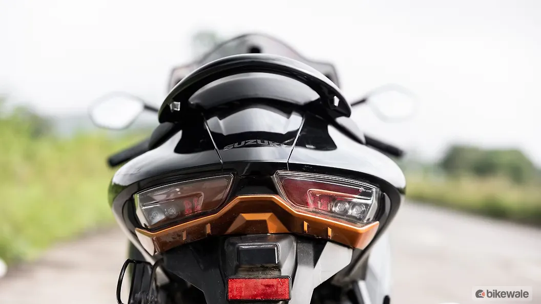 Suzuki Hayabusa [2022] Left Side View Image – BikeWale