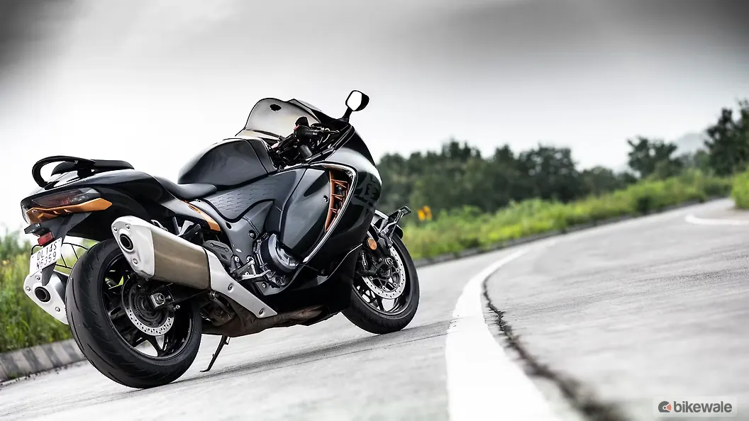 Suzuki Hayabusa [2022] Right Rear Three Quarter Image – BikeWale