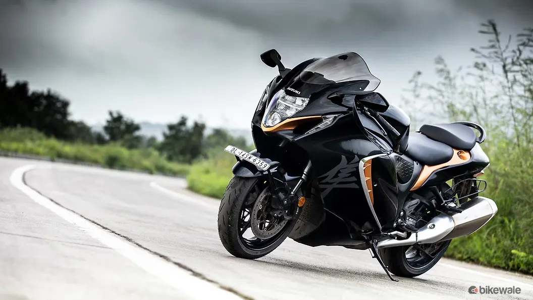 Suzuki Hayabusa [2022] Right Rear Three Quarter Image – BikeWale