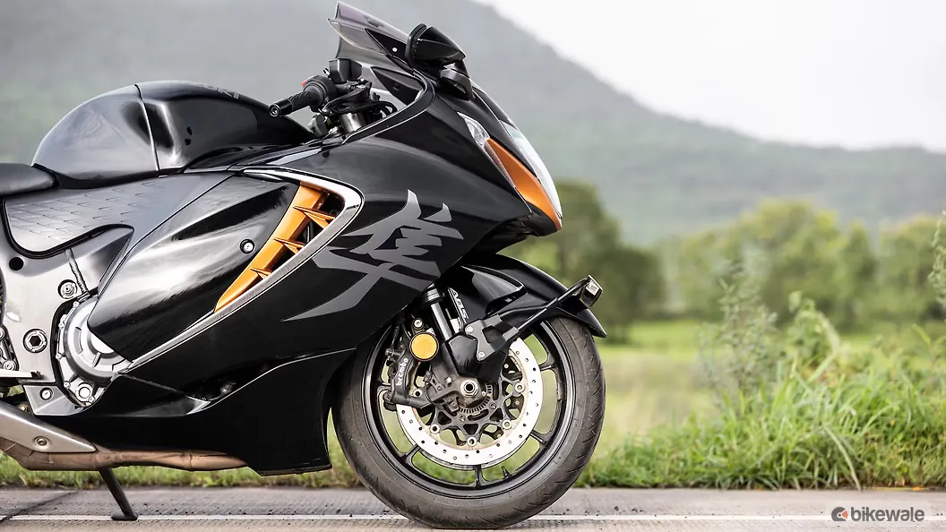 Suzuki Hayabusa [2022] Right Side View Image – BikeWale
