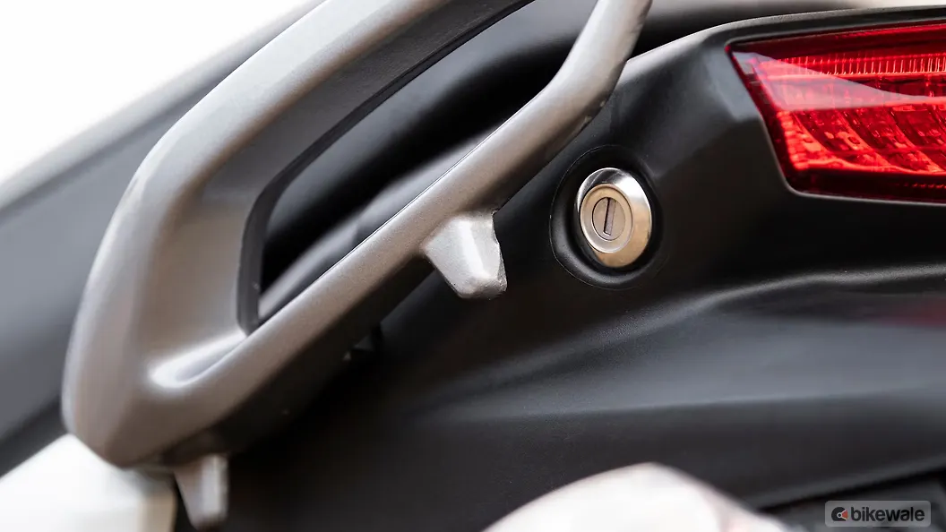 Hero Xpulse 200 4V Seat Remove/Fix Lock Image – BikeWale