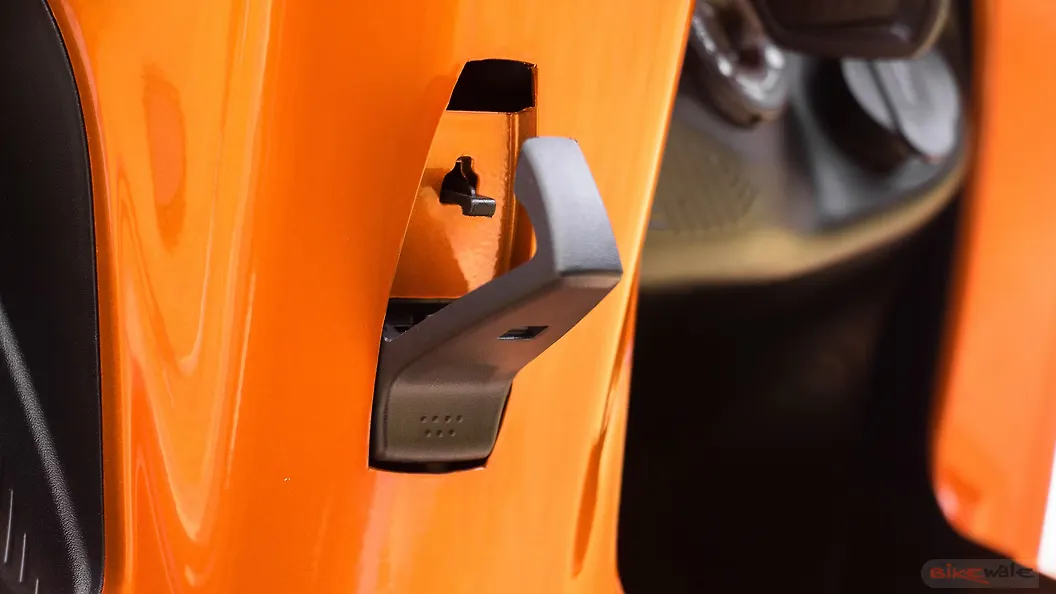 TVS Jupiter 125 USB Charging Port Image – BikeWale