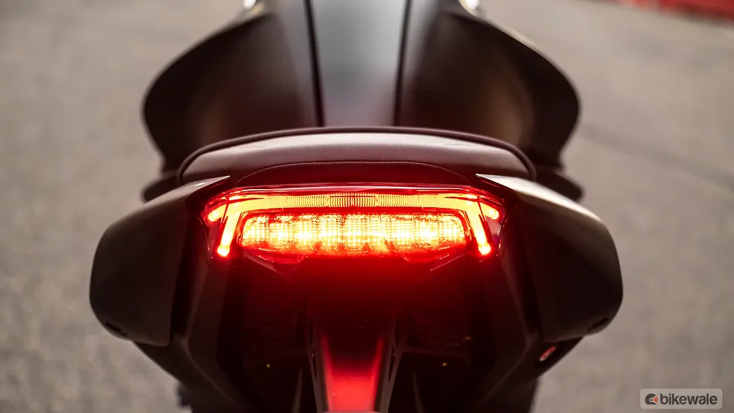 Ducati Monster Tail Light Image – BikeWale