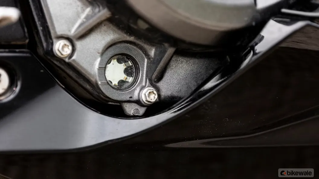 Suzuki Hayabusa Engine Oil Level Indicator Image – BikeWale
