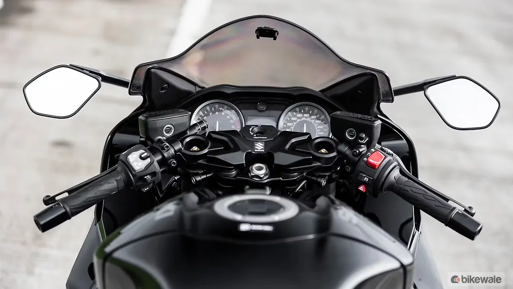 Suzuki Hayabusa Handlebar Image – BikeWale