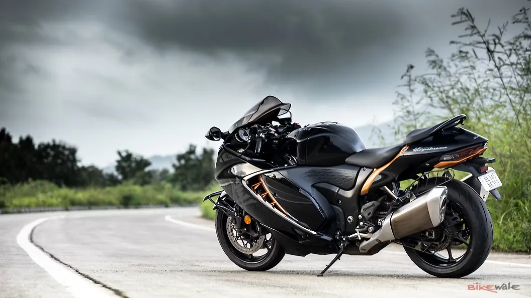 Suzuki Hayabusa [2022] Right Rear Three Quarter Image – BikeWale