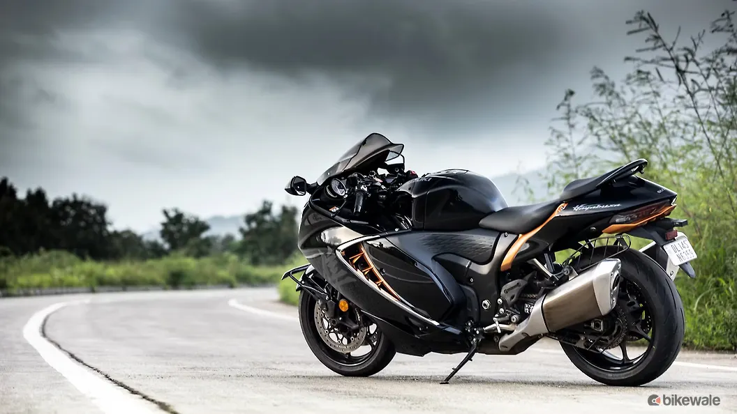 Suzuki Hayabusa Left Side View Image – BikeWale