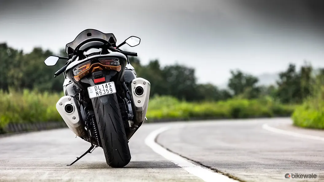 Suzuki Hayabusa [2022] Right Rear Three Quarter Image – BikeWale
