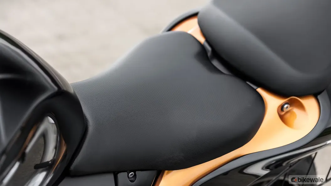 Suzuki Hayabusa Seat Image – BikeWale
