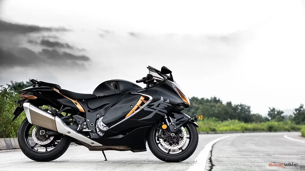 Suzuki Hayabusa [2022] Right Rear Three Quarter Image – BikeWale