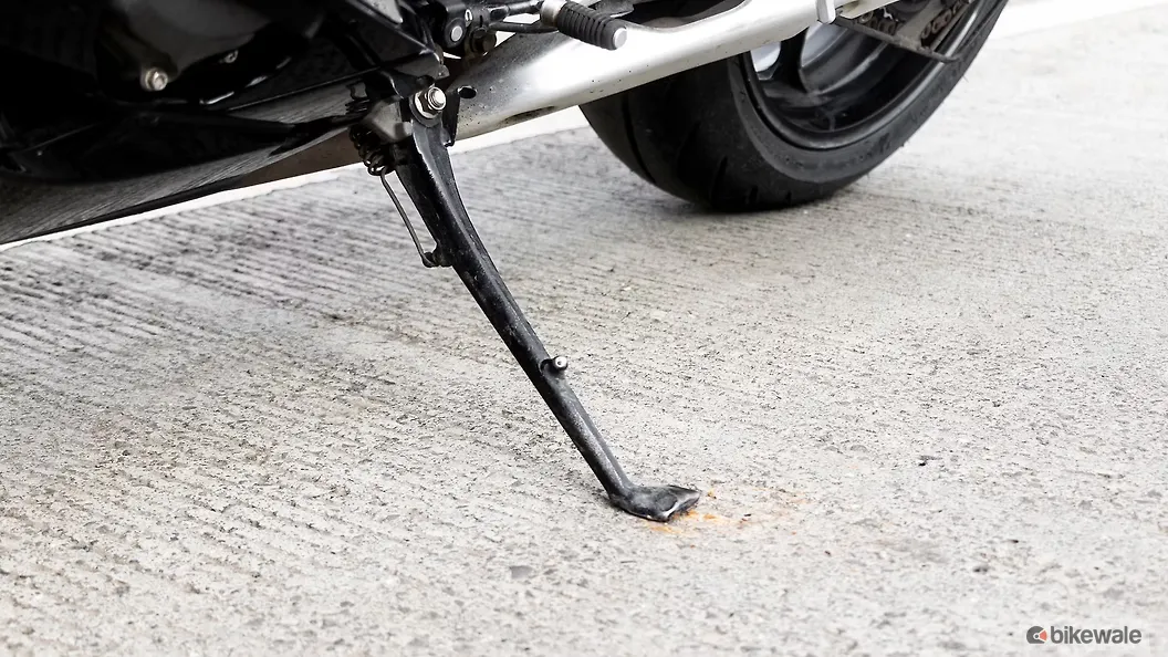 Suzuki Hayabusa Side Stand Image – BikeWale