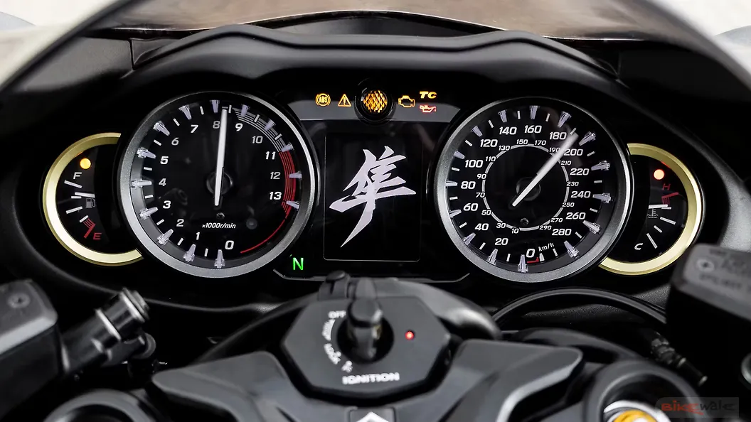 Suzuki Hayabusa [2022] Front View Image – BikeWale