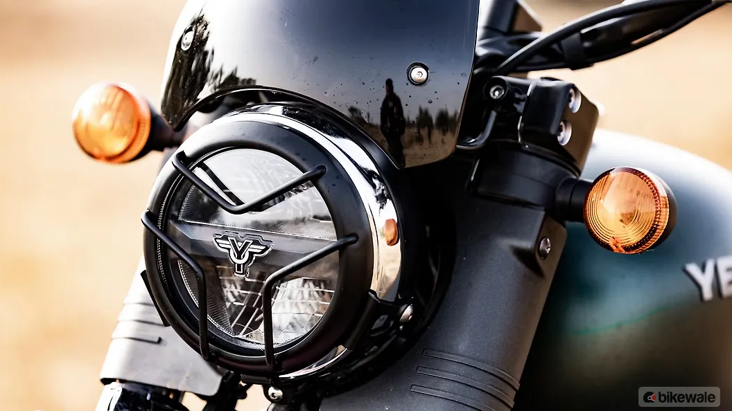 Yezdi Roadster [2024] Front Headlamp Cowl Image – BikeWale